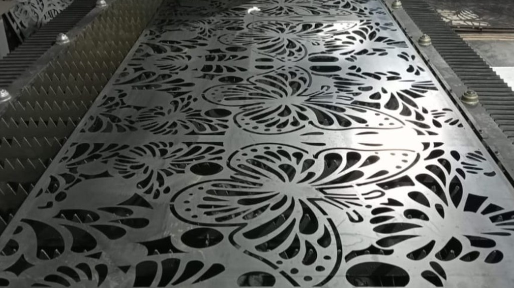 Jasa Laser Cutting Plat Besi | Custom Ukuran dan Bentuk Motif